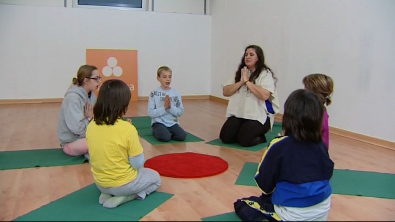 Practicar yoga es muy saludable para los niños | ATRESMEDIA